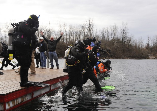 Divers jump into New Year in Mermet Springs | Local News | thesouthern.com