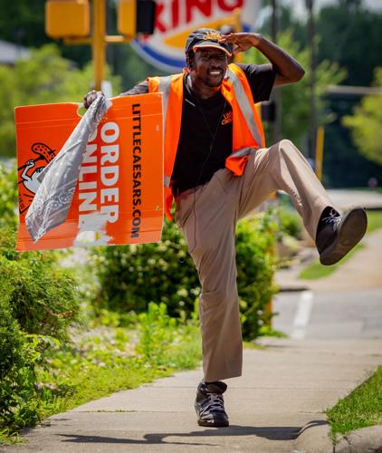 Little Caesars sign-shaker spends last day in Carbondale serving up ...