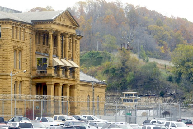 Menard prison warden transferred after disability probe | Local News ...