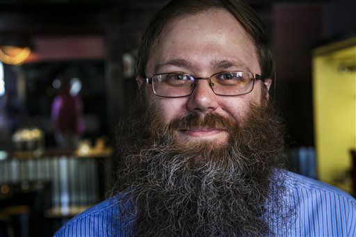 Illinois reporter shaves 'budget beard' grown during impasse | Local ...