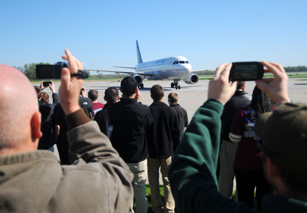 Chicago area students visit SIU Aviation | Local News | thesouthern.com