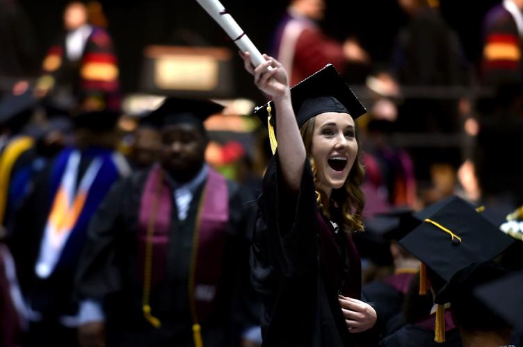 Commencement Day: Thousands graduate from SIUC today | SIU ...