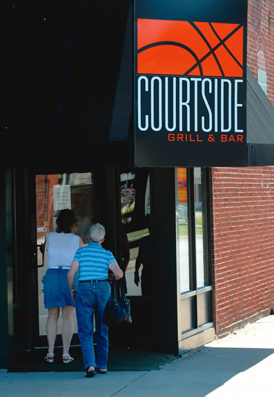 Courtside Grill and Bar knows how to draw a big crowd | Entertainment ...