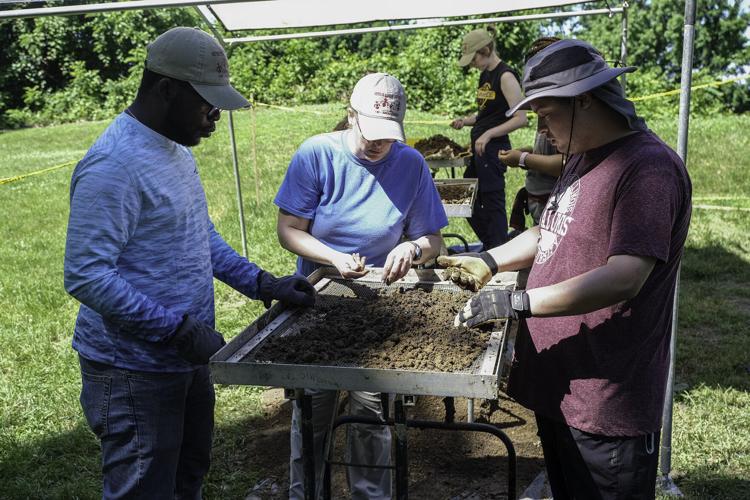 Archeology field school explores Fort Kaskaskia State Historic Site ...