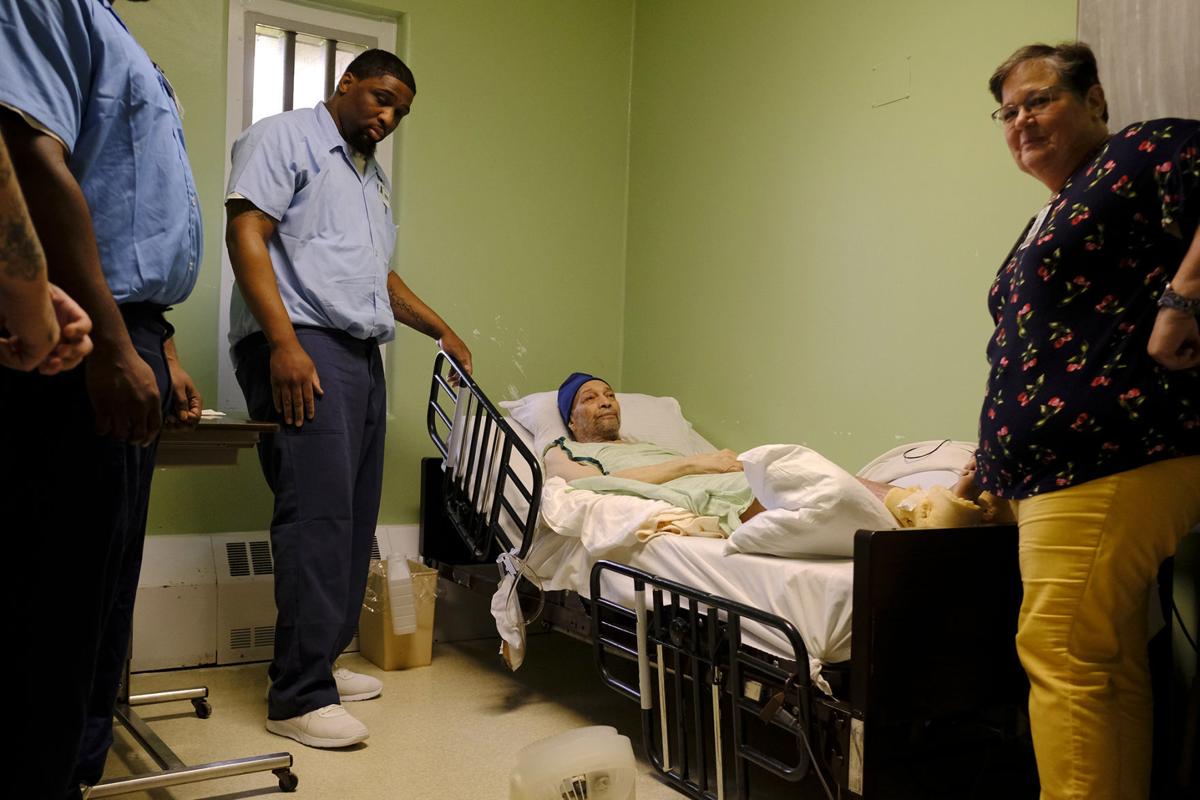 'We carry a light': Inmates at Shawnee Correctional Center care for the ...