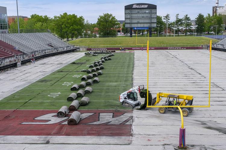 SIU replaces turf at Saluki Stadium | College Sports | thesouthern.com