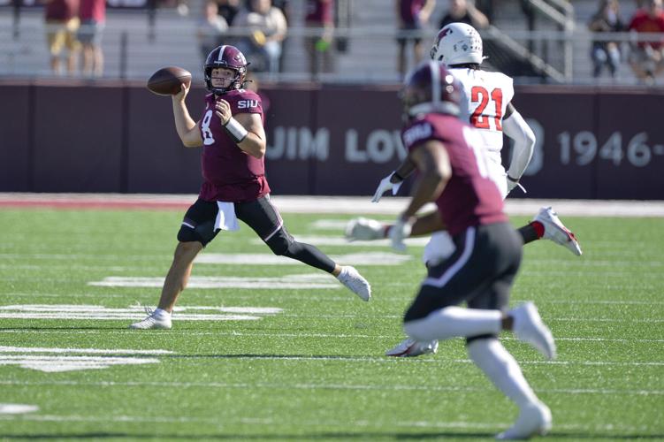Salukis put 35 straight points on Illinois State, win MVFC opener ...