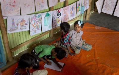 New Yorker artists bring colors, smiles to Rohingya camps
