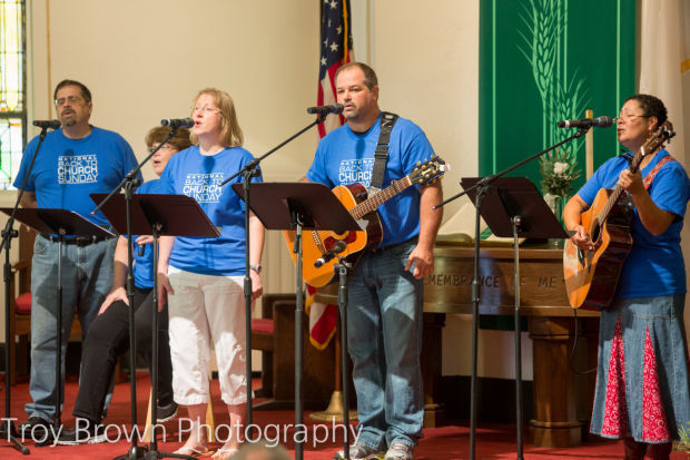 Church offers new informal praise service | Religion | thesouthern.com