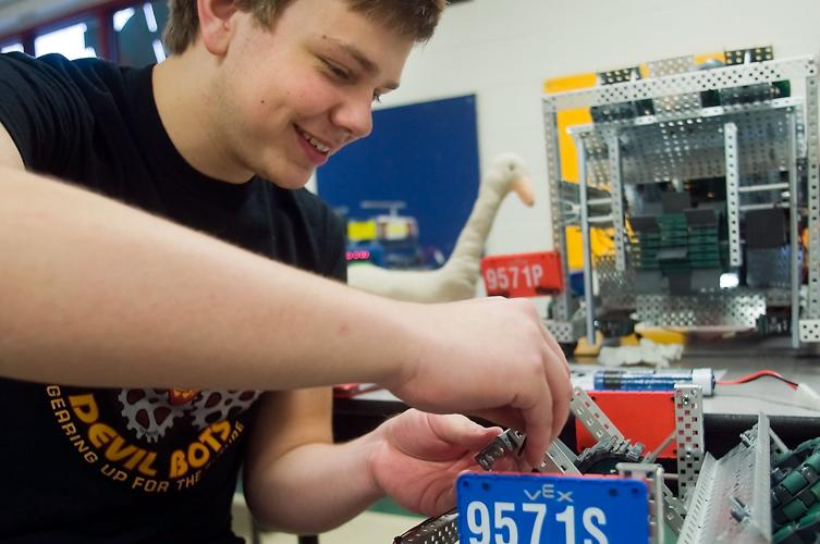 Murphysboro High School hosts its first robotics competition ...