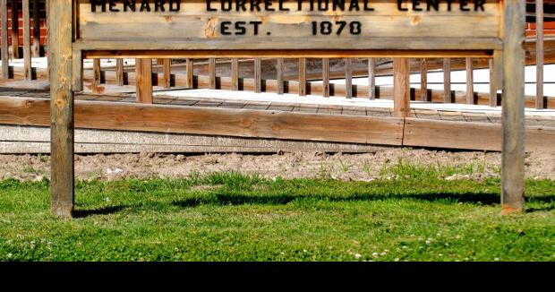 COVID-19 spreading rapidly inside Menard Correctional Center | Local ...