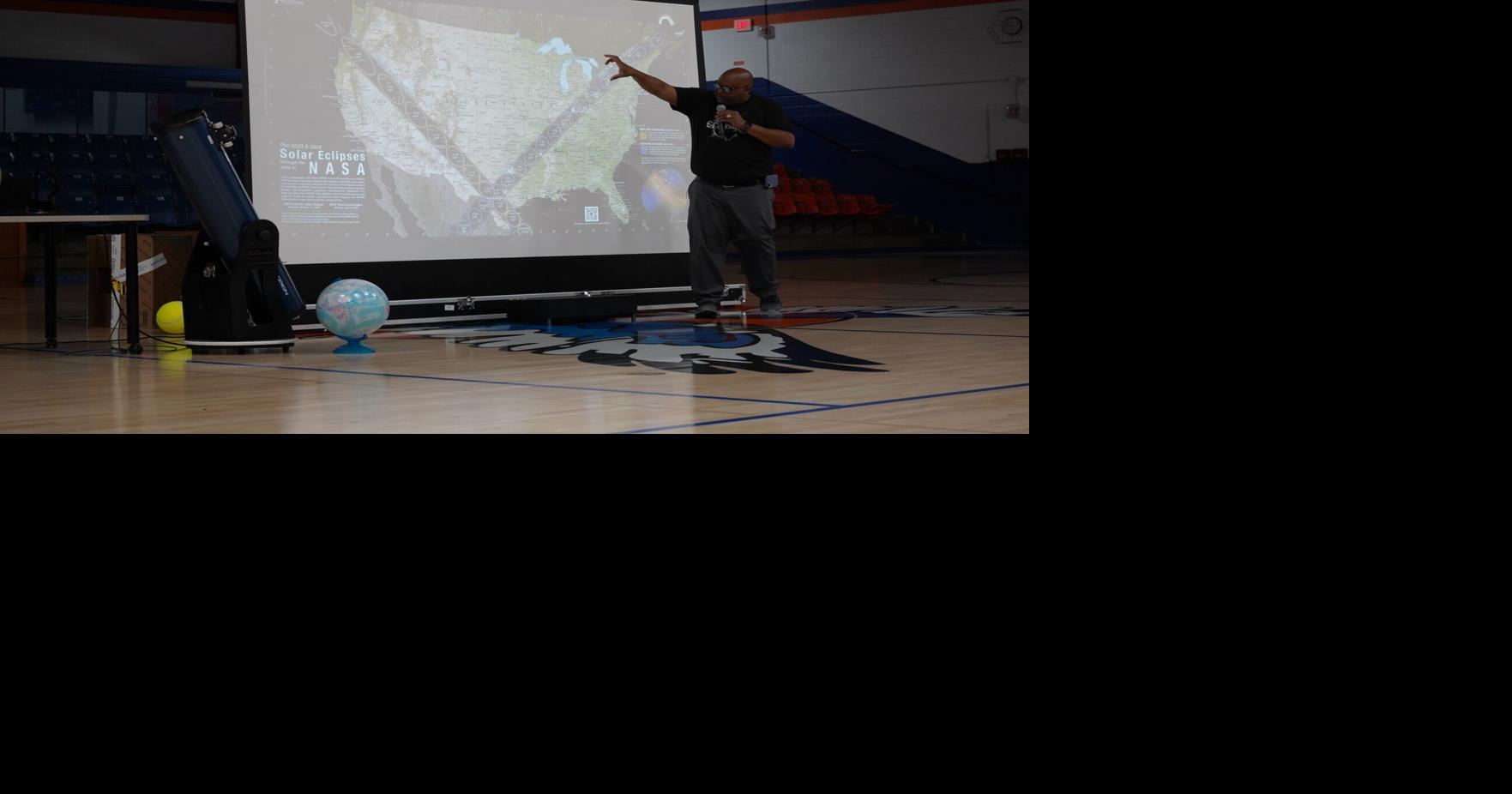 Astronomy expert uses solar eclipse to promote student learning ...