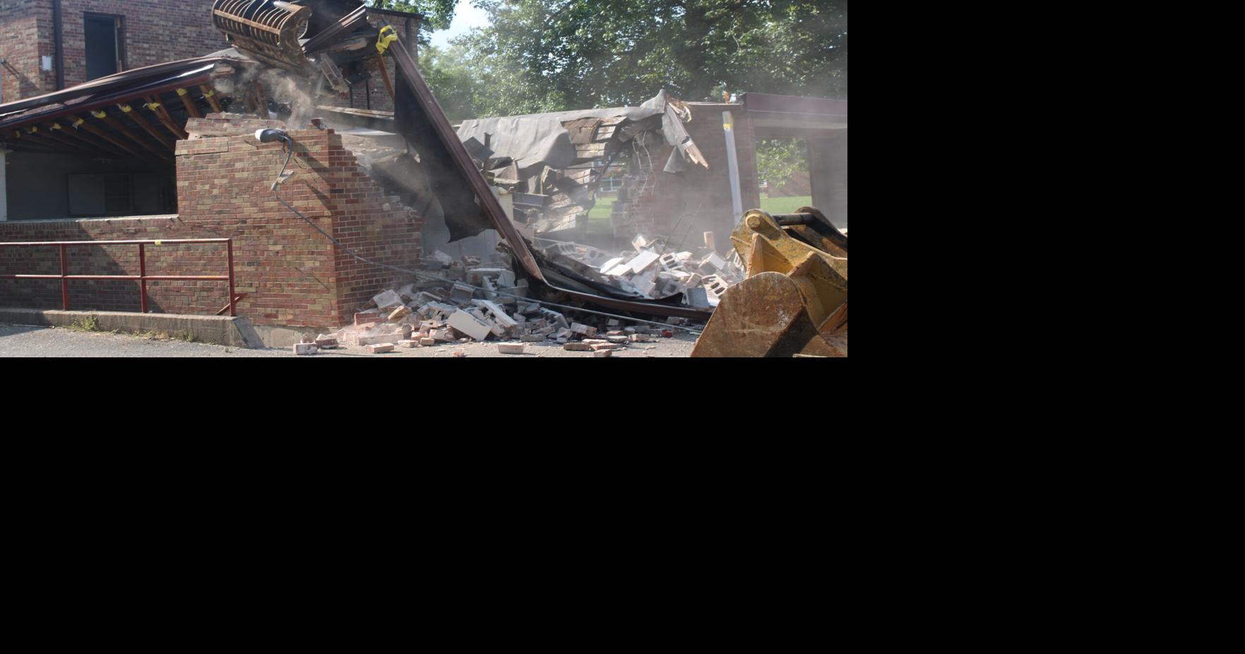 SIU begins demolition of old Greek Row | Latest Headlines | thesouthern.com