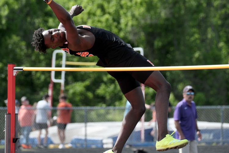 Boys Track | Du Quoin, Herrin capture River-to-River titles | Sports ...