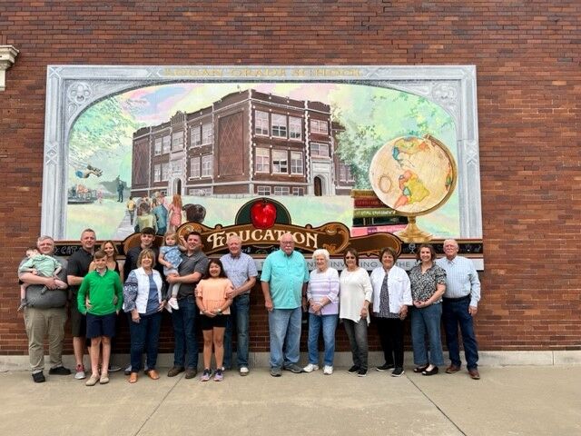 Eighth Mural unveiled in Murphysboro pays homage to Leland Lockard and ...