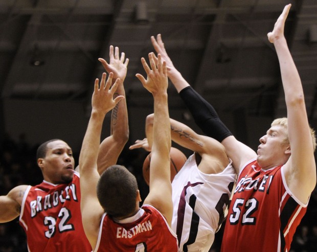 Braves pull out 66-60 win in final four minutes at SIU Arena | College ...