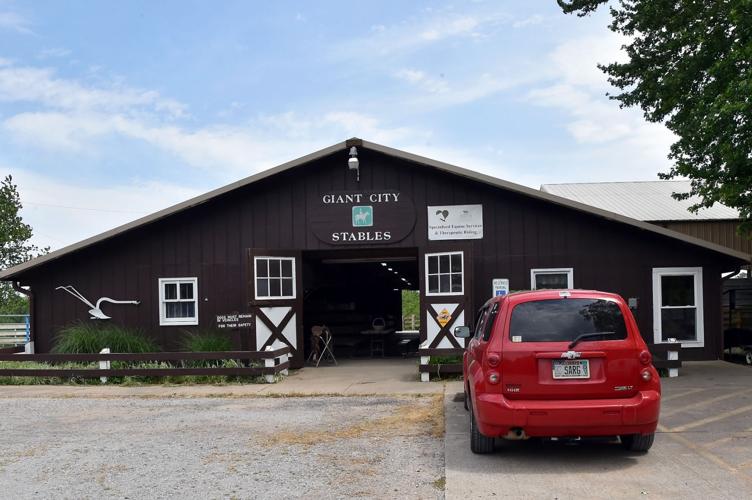 Giant City Stables program heals veterans one ride at a time | Local ...