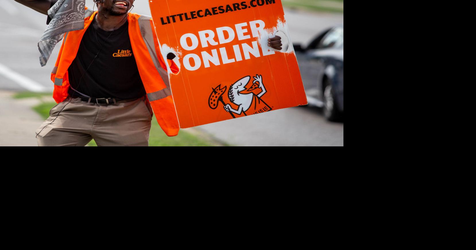 Little Caesars sign-shaker spends last day in Carbondale serving up ...
