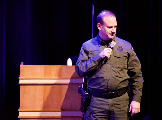 Legislators focus on gun law during town hall meeting in Marion ...