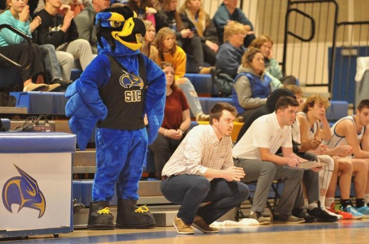 Sam Swinford returns winning ways to SIC men's basketball | Latest ...
