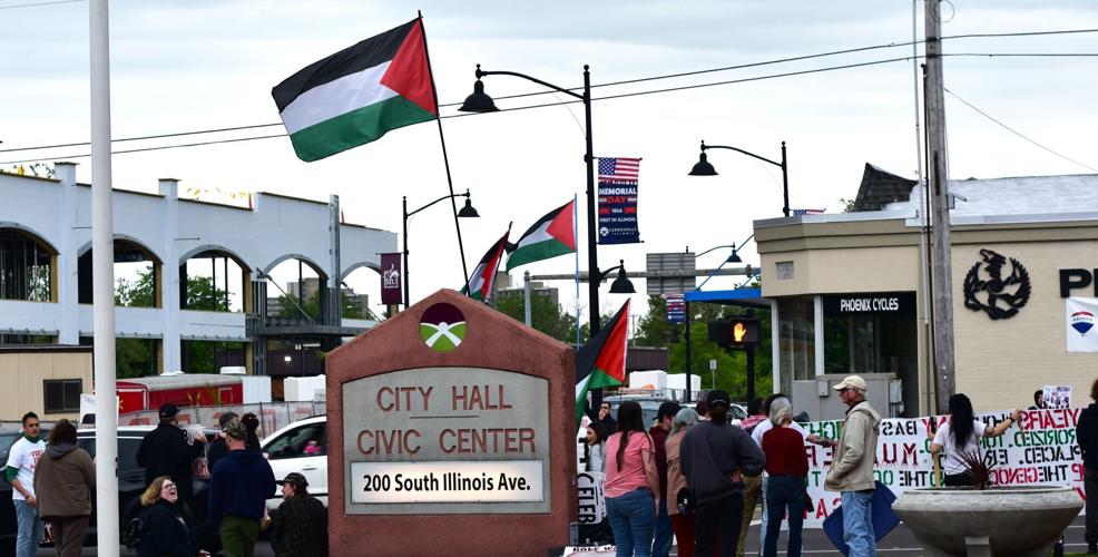 Carbondale council hears calls for ceasefire in Gaza, announces a draft ...
