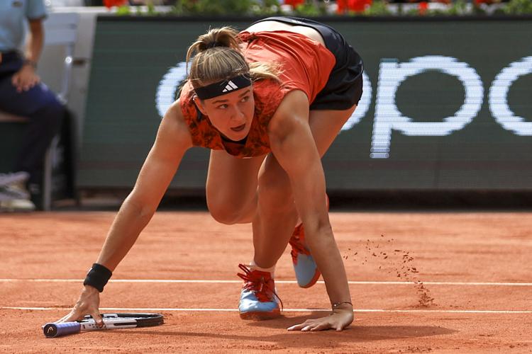 Swiatek tops Muchova in French Open final for 3rd trophy in Paris ...