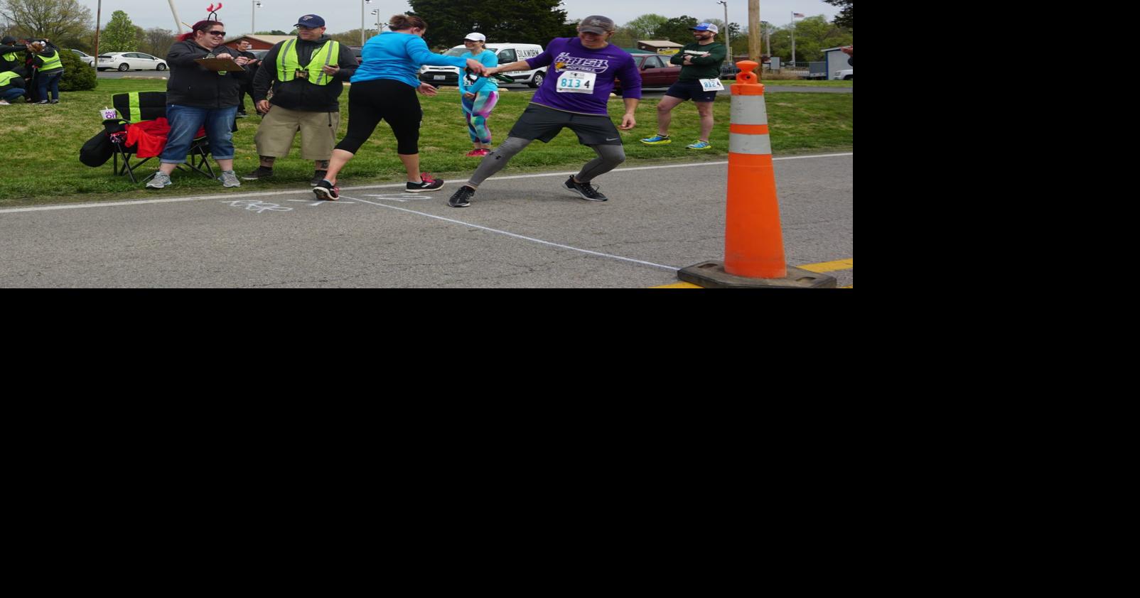 Volunteers make the River to River relay run smoothly