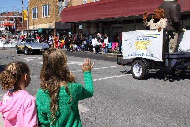 Apple Festival Parade features floats and bands | Murphysboro ...