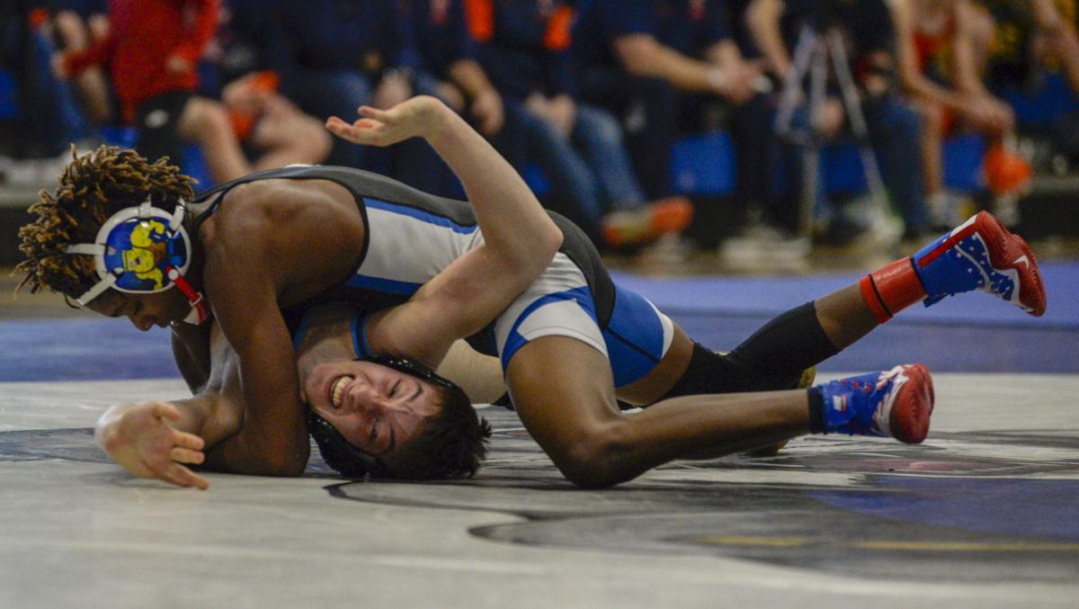 Thirteen wrestlers represent Southern Illinois at the state ...