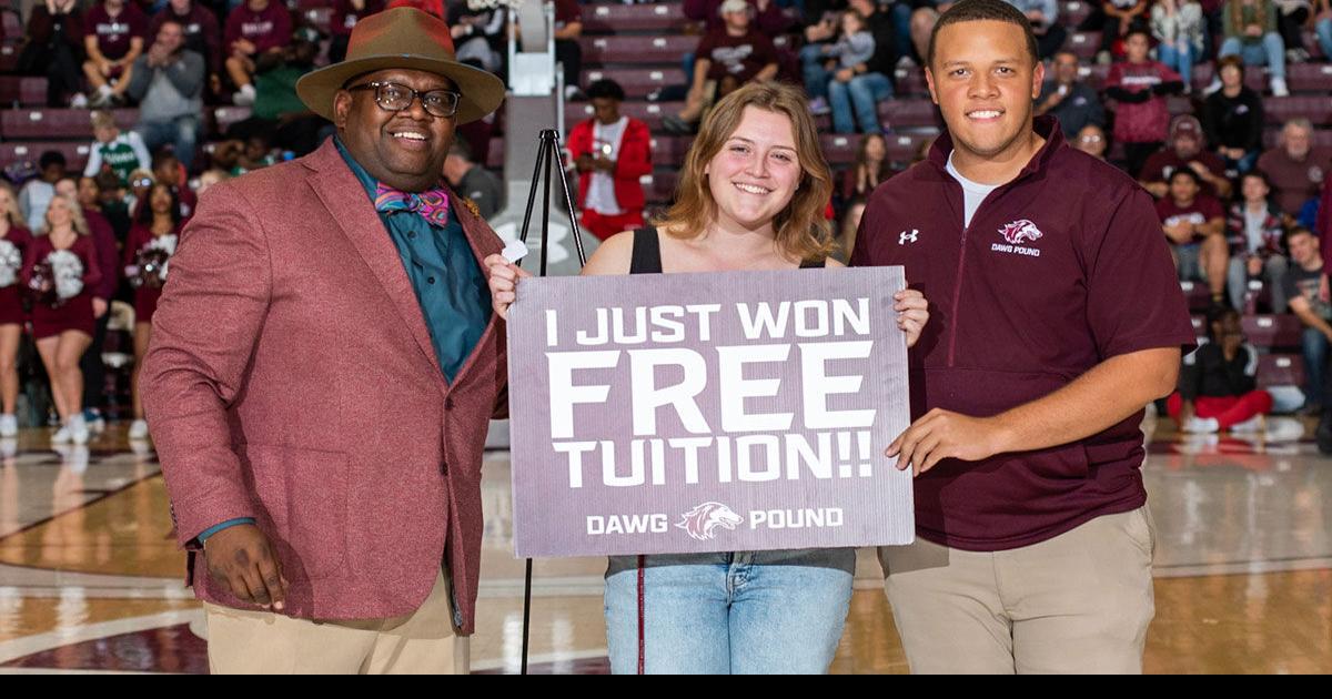 SIU freshman wins free tuition after 2,000 students attend the men’s ...