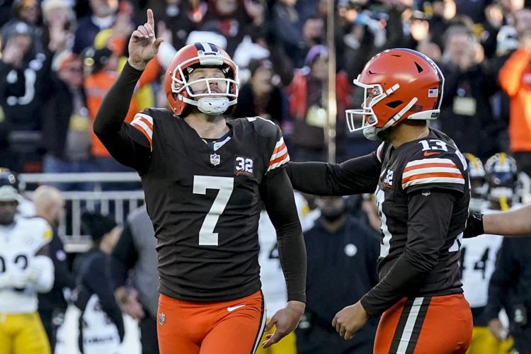 Late field goal lifts Browns past rival Steelers