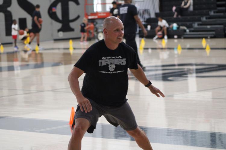 Youngsters learn skills at Carbondale basketball camp | Latest ...