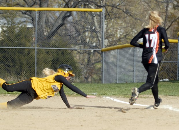 Goreville softball takes down Crab Orchard | Goreville | thesouthern.com
