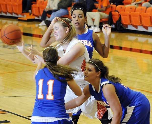 Herrin beats Vienna to win Holiday Hoops title | Herrin Tigers ...