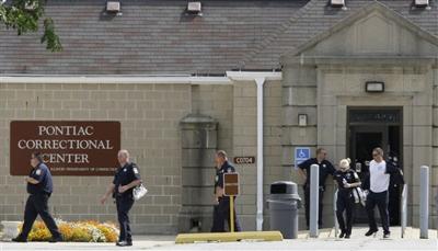 Illinois lawmakers tour Pontiac prison