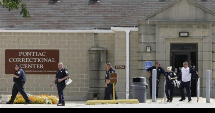 Illinois lawmakers tour Pontiac prison