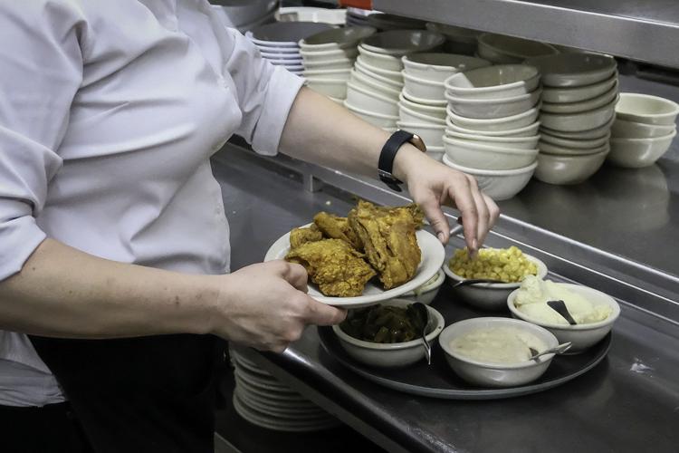 Chicken wing 'shortage' comes to roost in Southern Illinois | Local ...