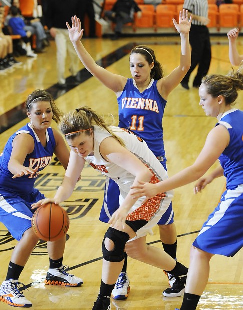 Herrin beats Vienna to win Holiday Hoops title | Herrin Tigers ...