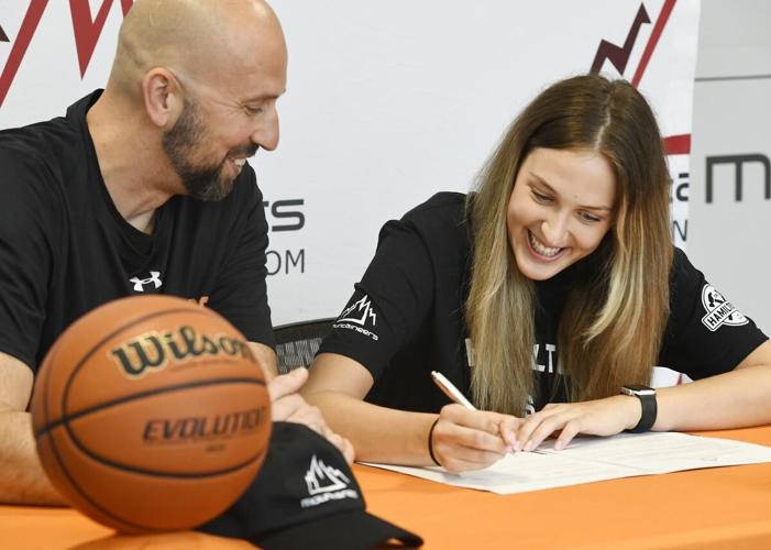 Mohawk Mountaineers sign new women’s basketball players