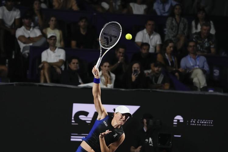 Iga Swiatek tops Aryna Sabalenka at the WTA Finals to reach the title ...