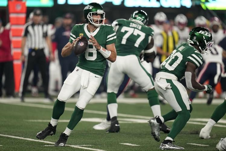 Jets' Aaron Rodgers returns to huge cheers for 1st home game since ...