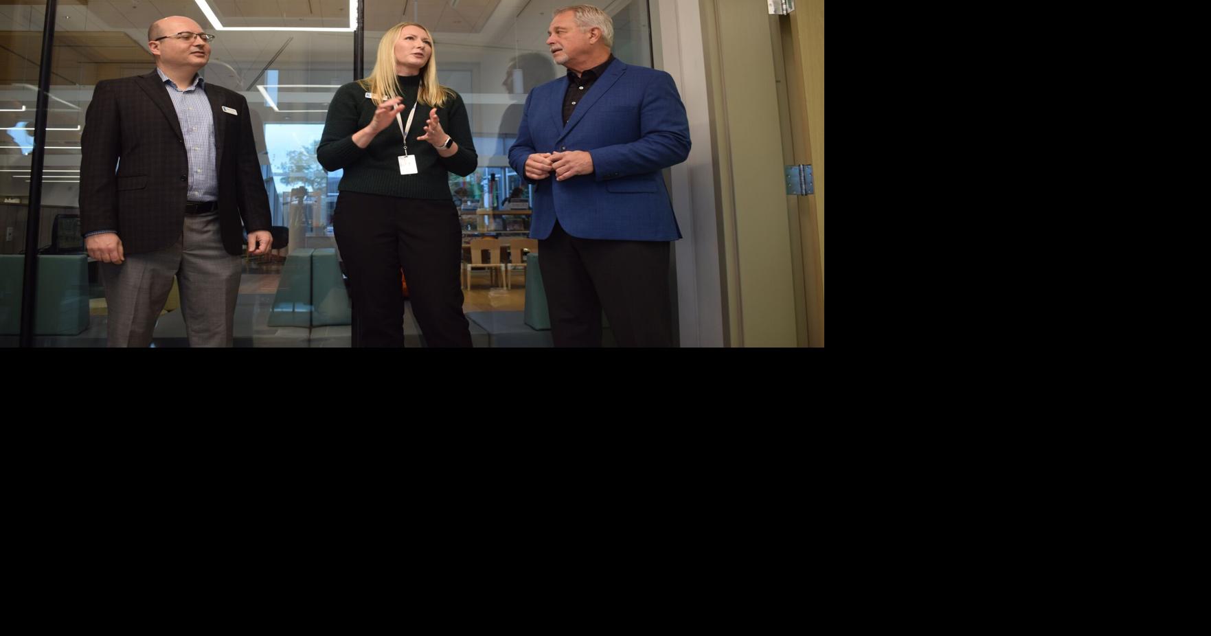 Hamilton East—Stoney Creek MPP Neil Lumsden tours Valley Park Library ...