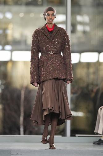 The iconic ‘T’ stands for twisted in Tory Burch’s new collection at New ...