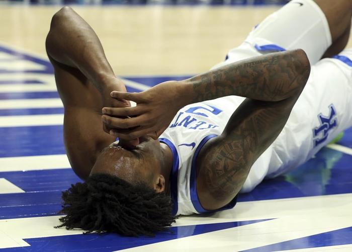 Andrew Carr scores 14, Otega Oweh adds 13 as No. 10 Kentucky handles ...