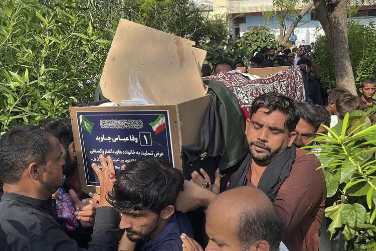 Mourners in southern Pakistan attend funerals for 28 Shiite pilgrims ...