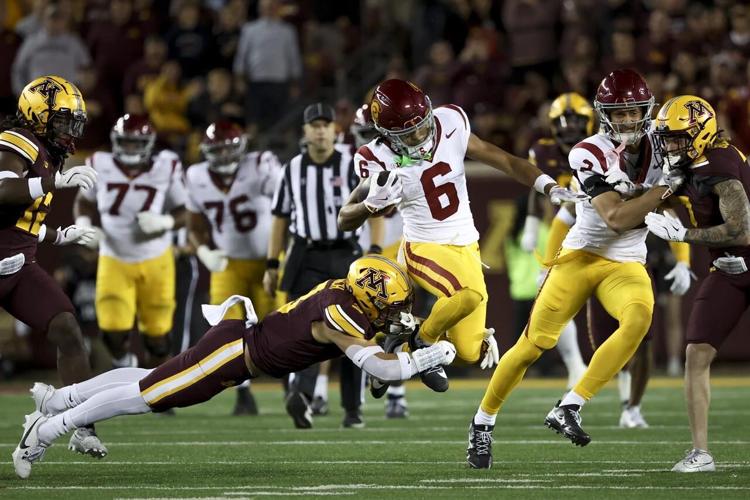 Minnesota upsets No. 11 USC 24-17 on Brosmer's 4th-and-goal sneak with ...