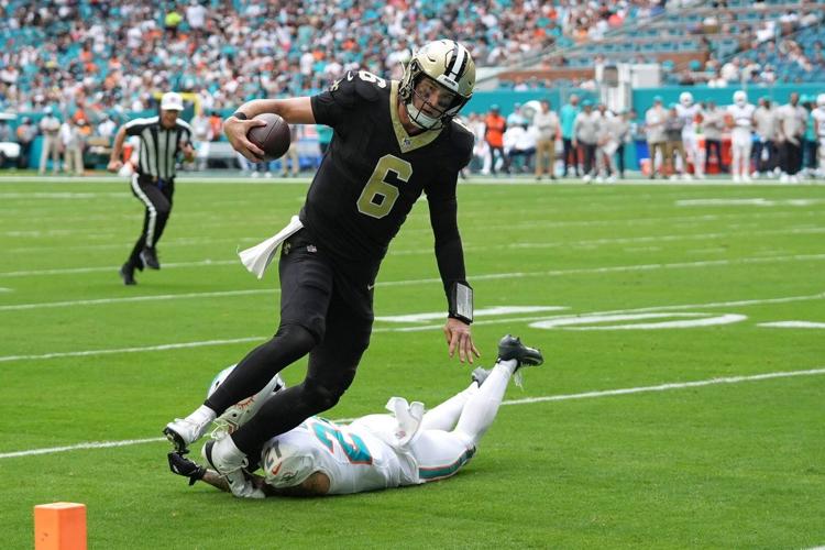 Achane rushes for 134 yards and a TD to help Dolphins edge Saints 21-17 ...