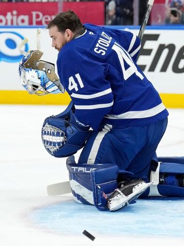 Anthony Stolarz shines, including without his mask, for Maple Leafs in ...