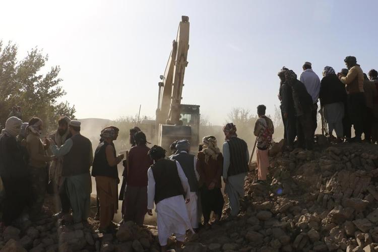 Desperate people dig out dead and injured from Afghanistan earthquakes ...