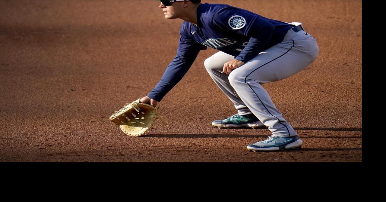 Braves get David Fletcher and Max Stassi from Angels for Evan White and ...